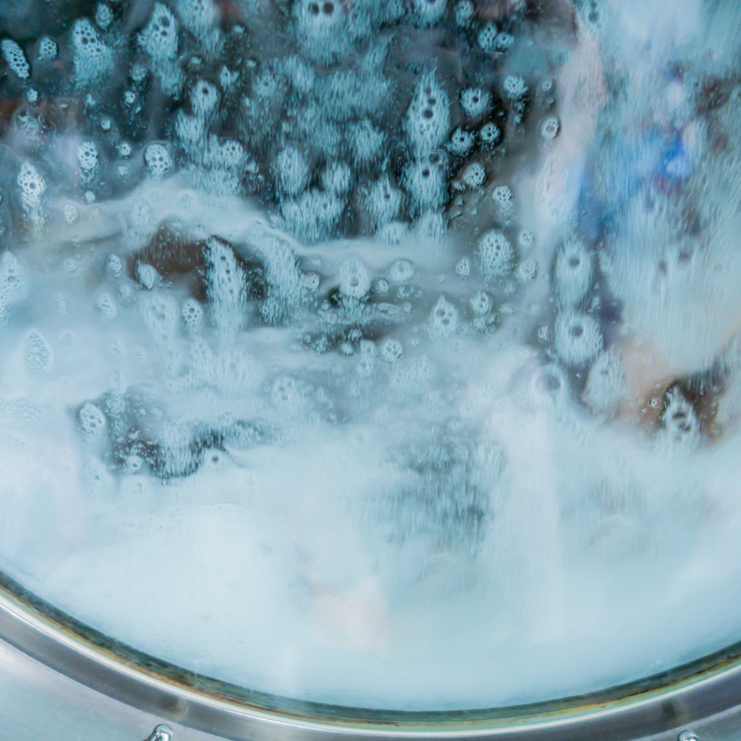 La importancia de mantener la uniformidad laboral limpia - Limp ...